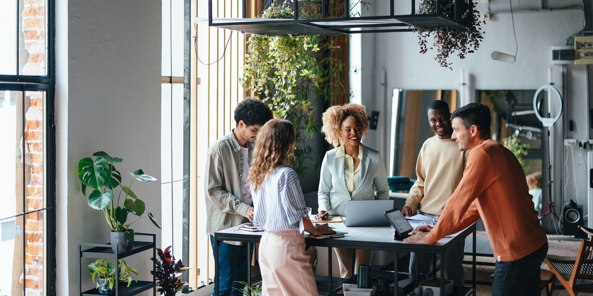 What is a Connected Workplace and Its Benefits